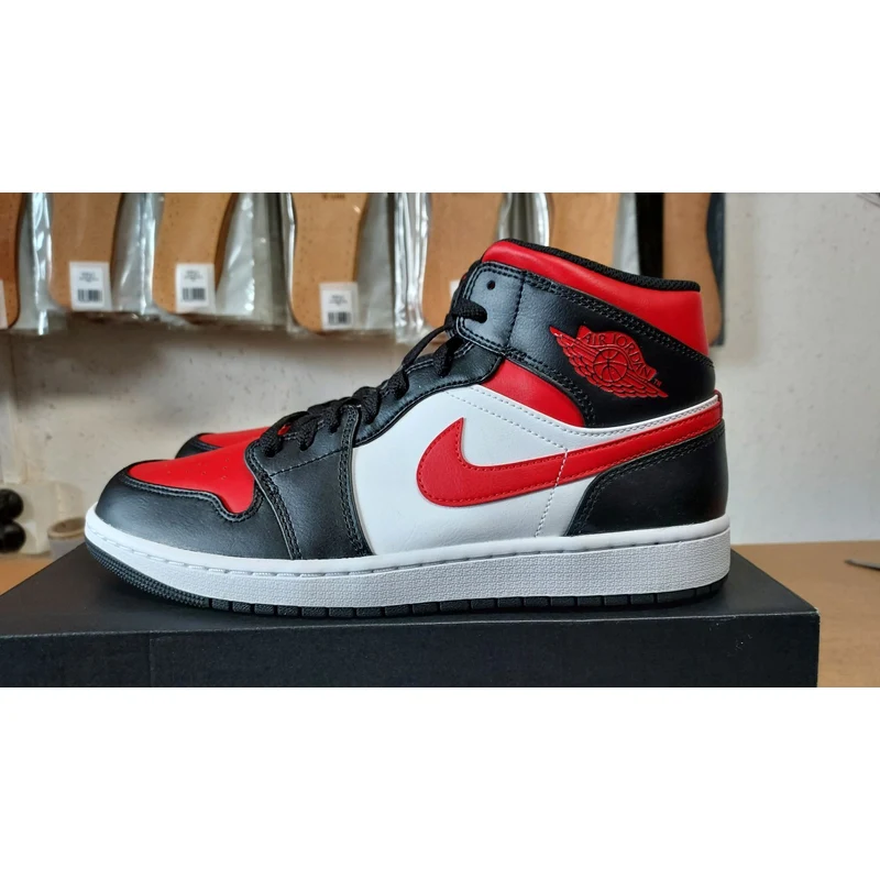 Nike Air Jordan 1 Mid Bred toe - GLAMI.cz
