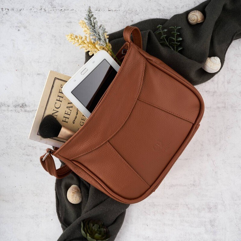 Paolo Peruzzi Dámská kožená kabelka Paul Peruzzi Z-54 světle hnědá ...