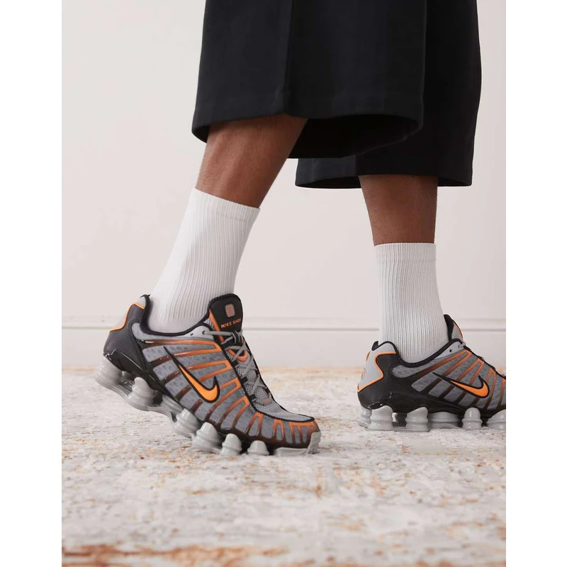 Nike Shox TL trainers in grey and orange - GLAMI.cz